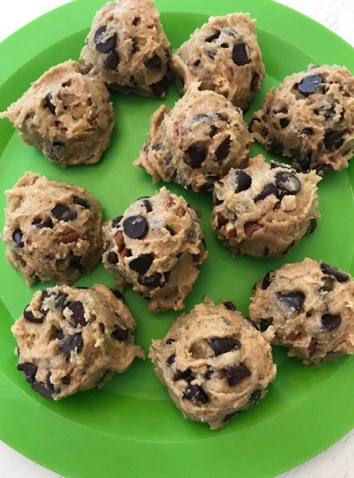 Date Syrup Chocolate Chip Cookies - Cookie Madness